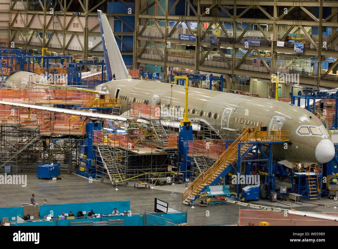 Boeing 787 dreamliner assembly hi-res stock photography and images - Alamy