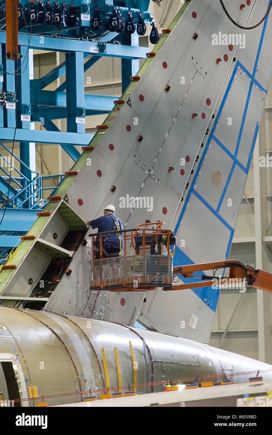 Boeing factory worker hi-res stock photography and images - Alamy