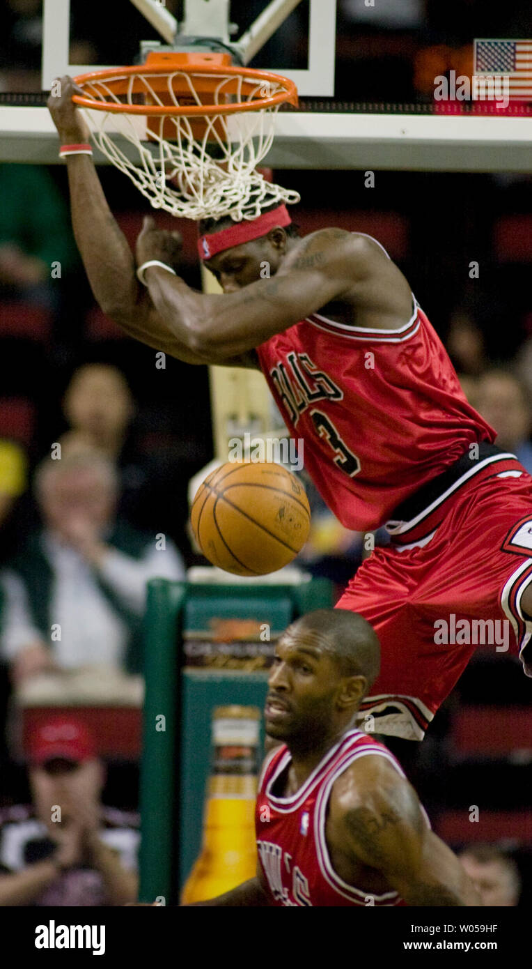 Ben wallace dunks hi-res stock photography and images - Alamy