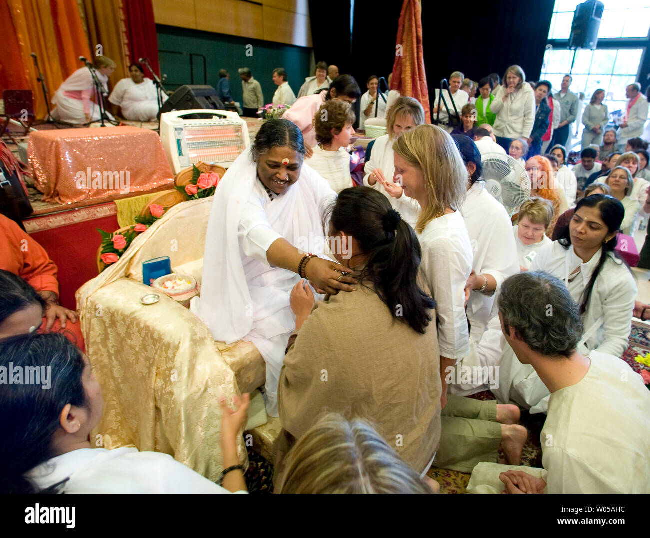 Amritanandamayi hi-res stock photography and images - Alamy