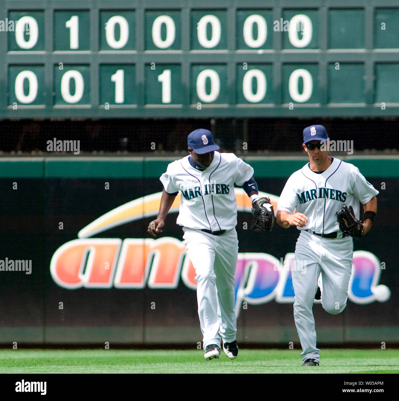 Seattle Mariners' shortstop Yuniesky Betancourt, (R) greets left ...