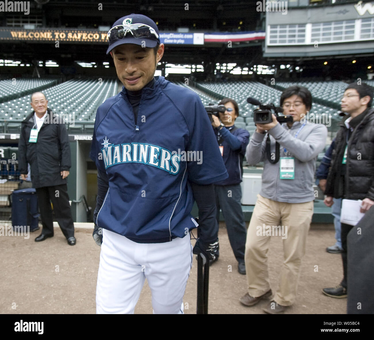 Isao suzuki hi-res stock photography and images - Alamy