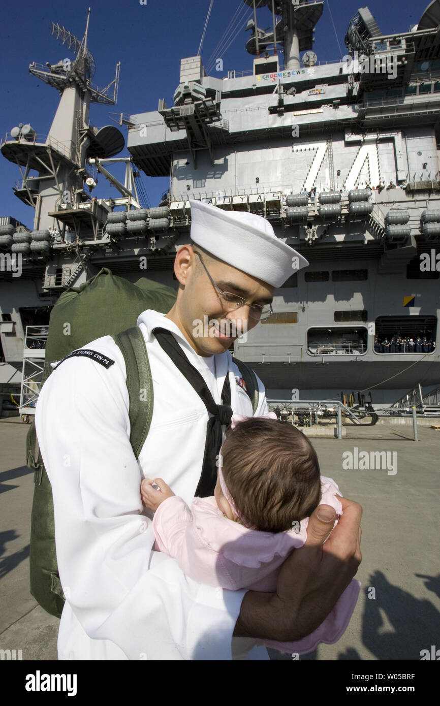 Petty officer third class hi-res stock photography and images - Alamy