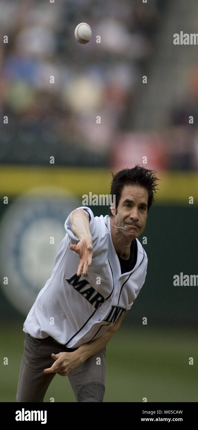 Pat Monahan Train Singer High Resolution Stock Photography and Images ...