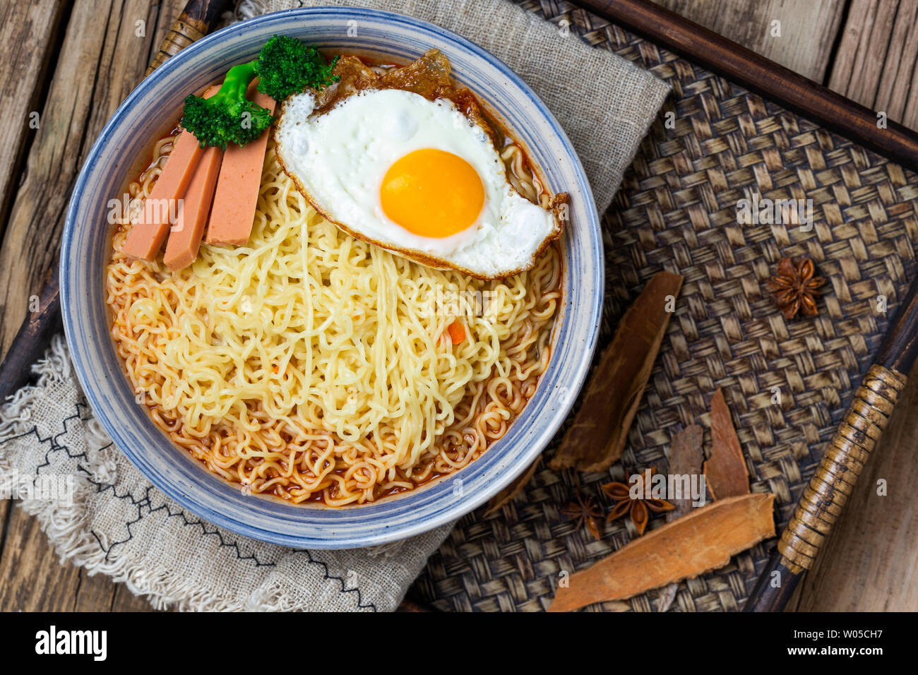 Bucket noodles hi-res stock photography and images - Alamy