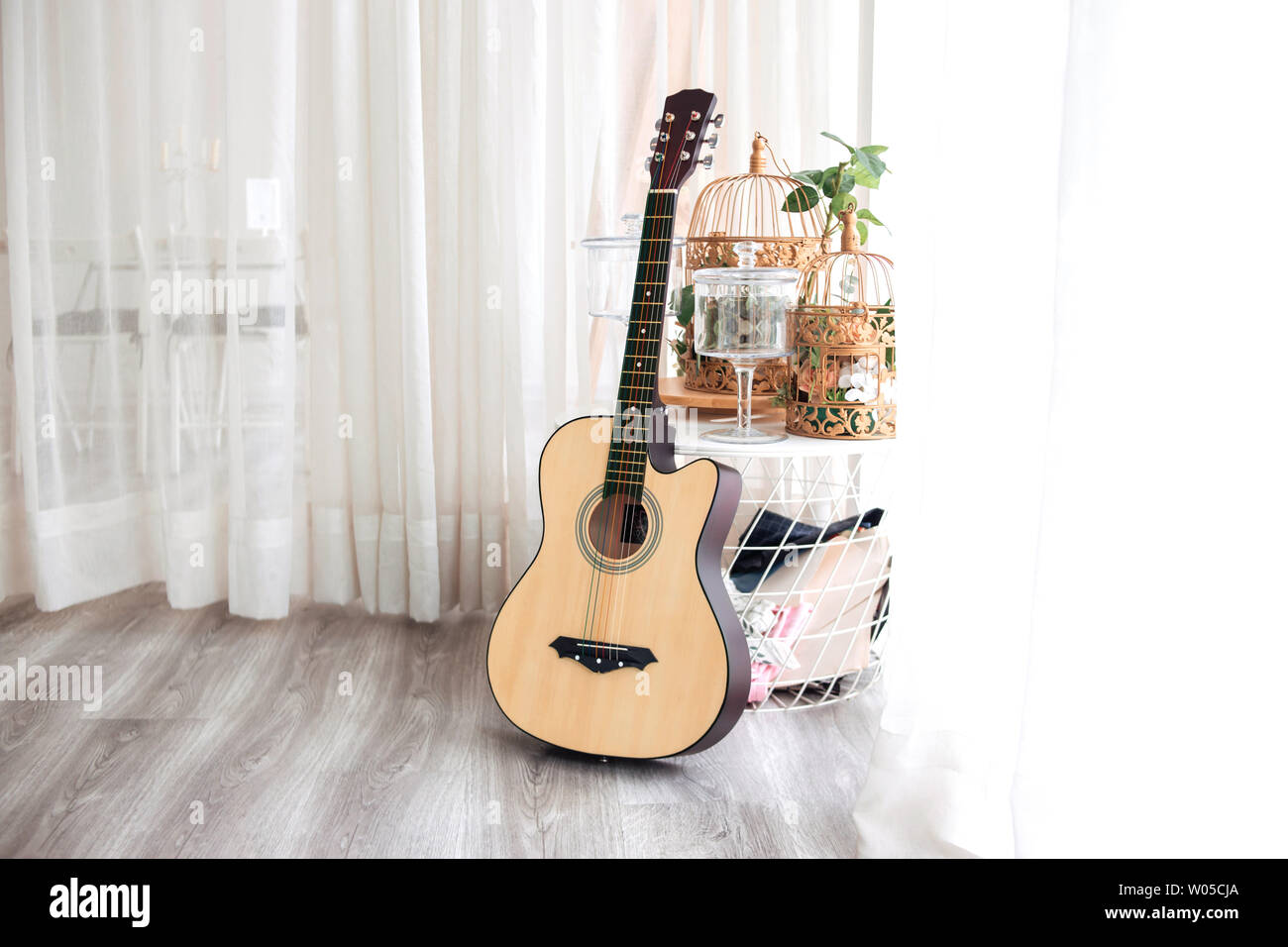 Guitar Instruments, Sound Music, Sound, Bow String Instruments. No one ...