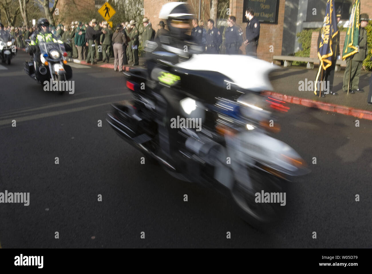 Law enforcement vehicles block hi-res stock photography and images - Alamy