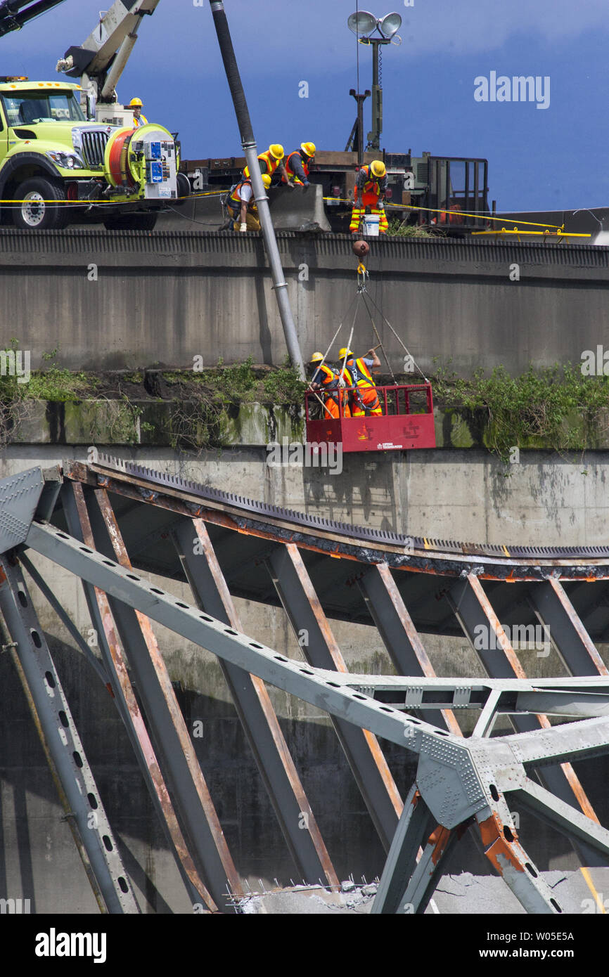 Oversized load truck canada hi-res stock photography and images - Alamy