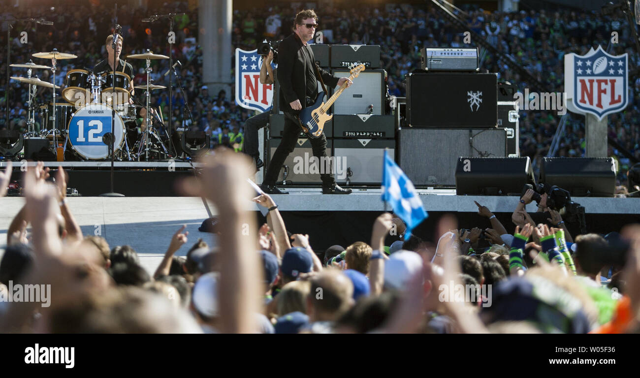 Lead guitarist kim thayil hi-res stock photography and images - Alamy