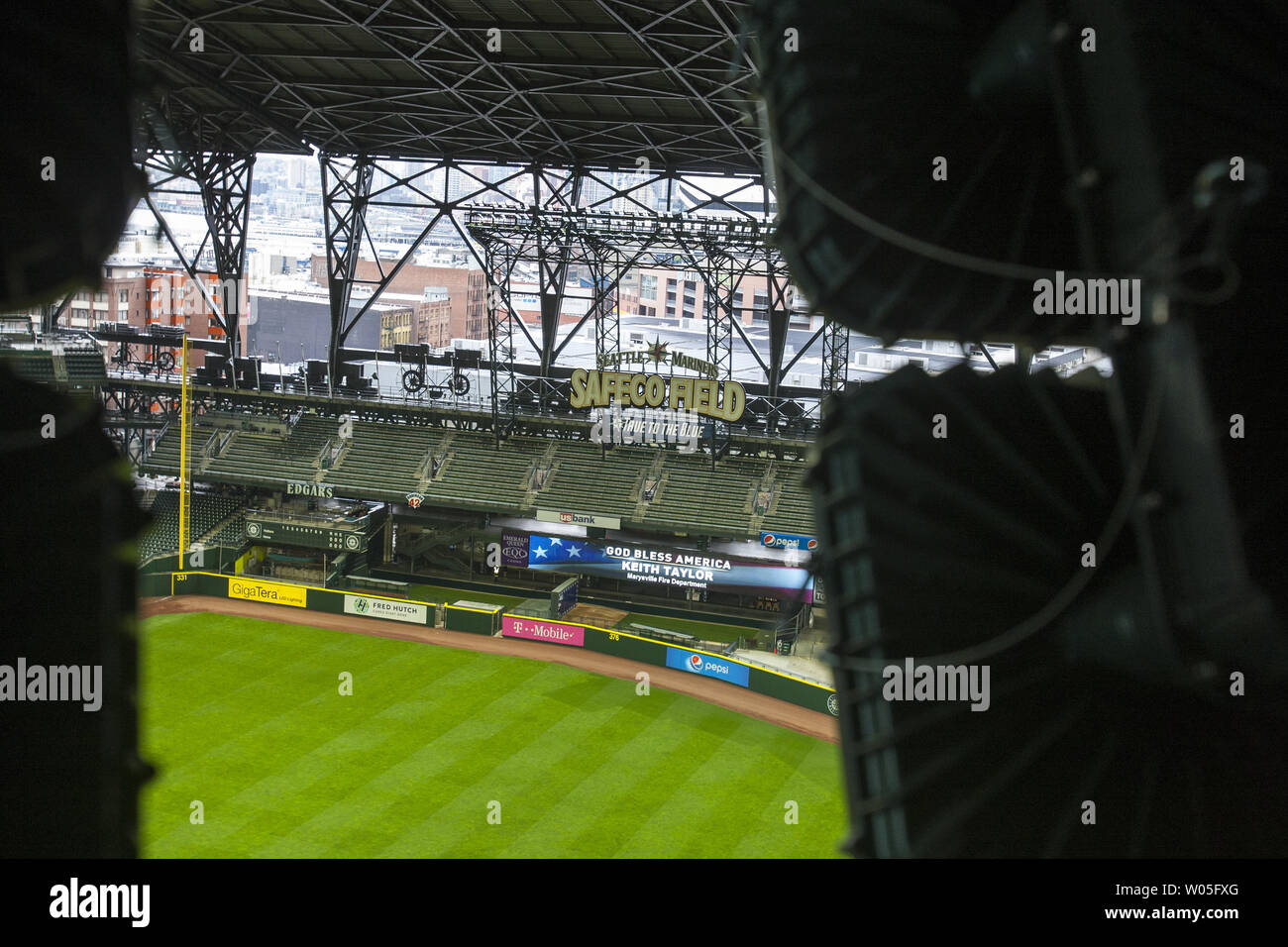 Seattle Mariners' ball parks LED Technology lighting system illuminate ...