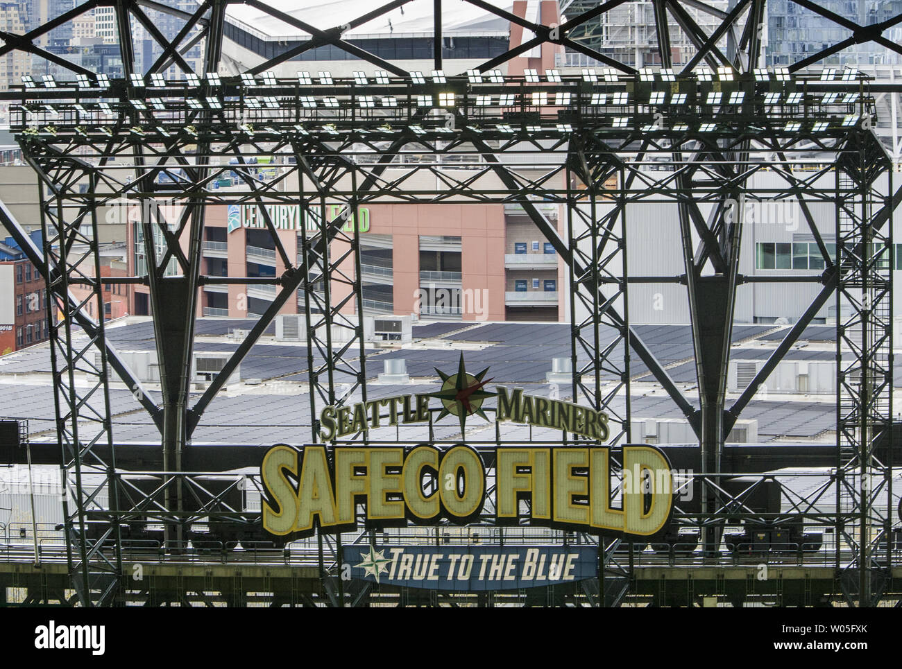 Metal halide lighting hi-res stock photography and images - Alamy