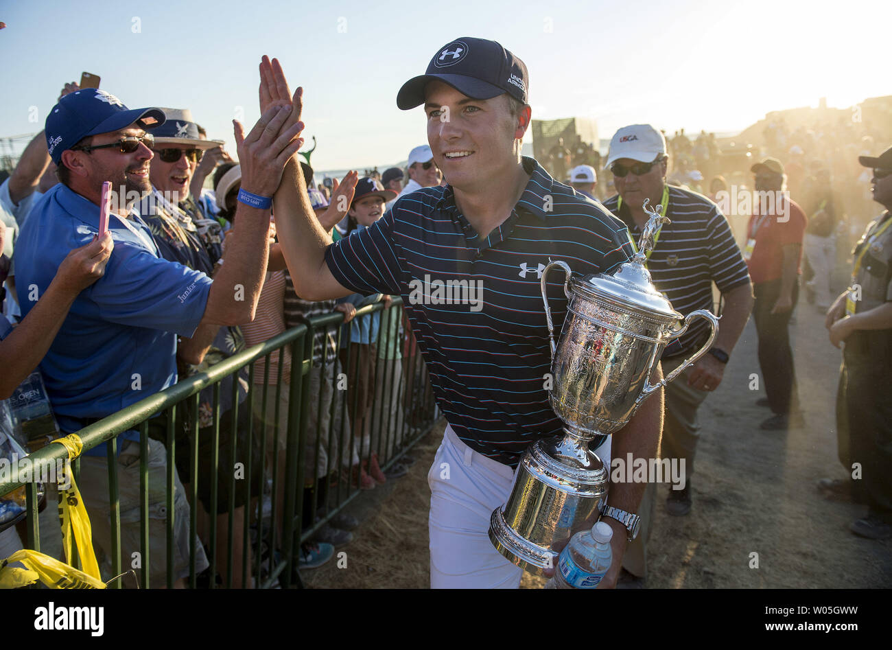 Jordan Spieth celebrates with fans after winning the 115th U.S. Open ...