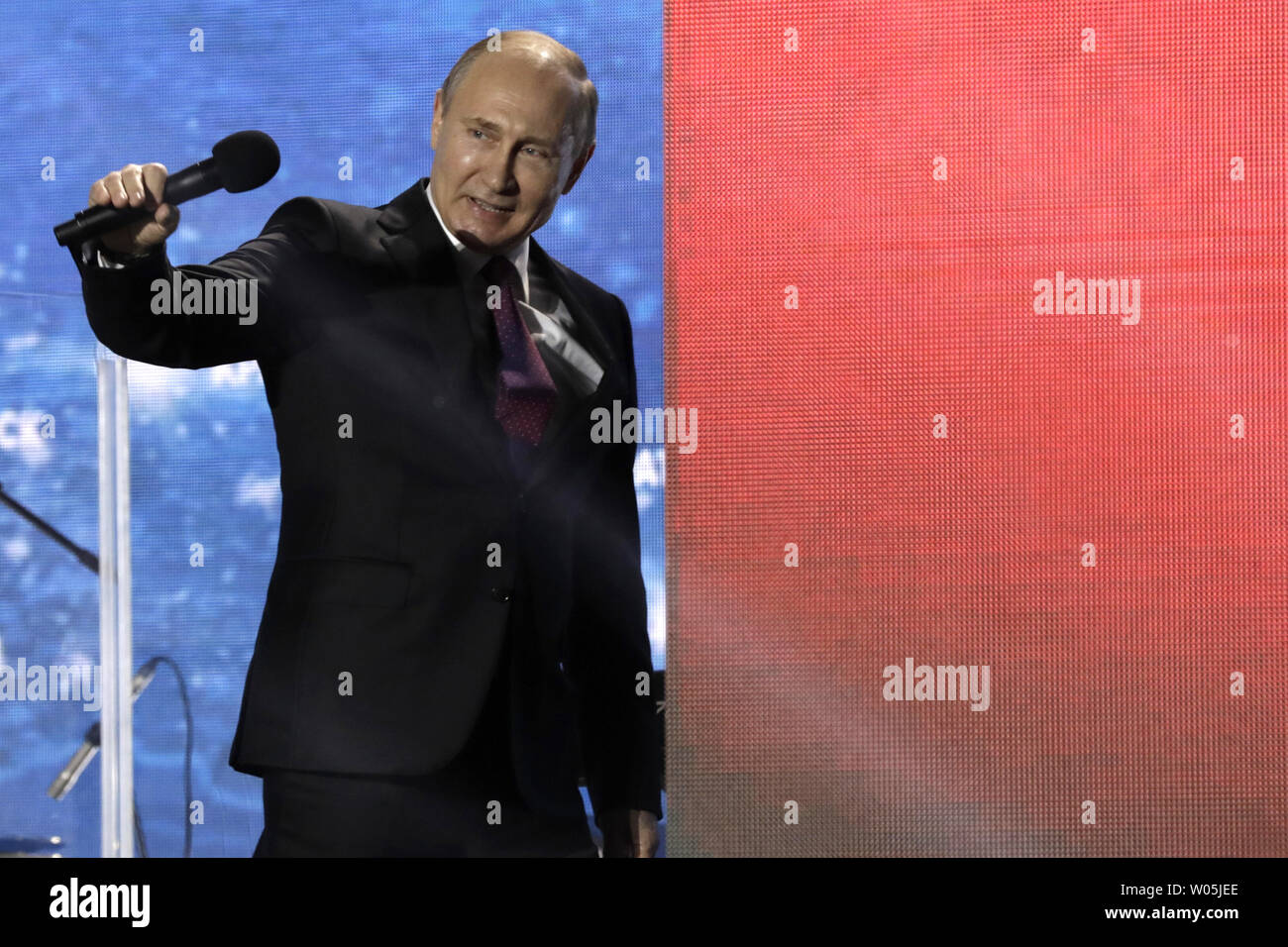 Russian president vladimir putin waves hi-res stock photography and ...