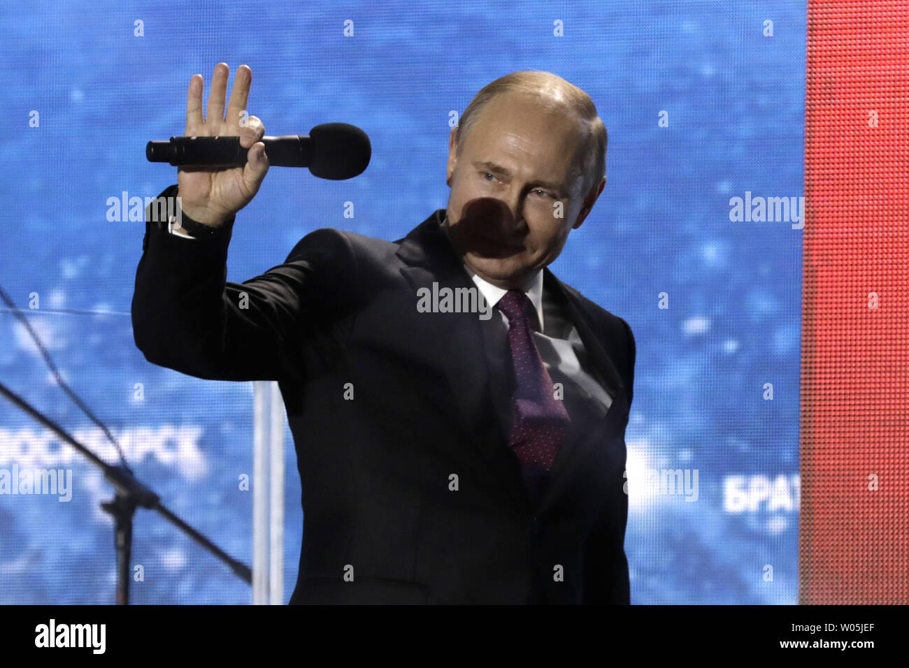Russian president vladimir putin waves hi-res stock photography and ...