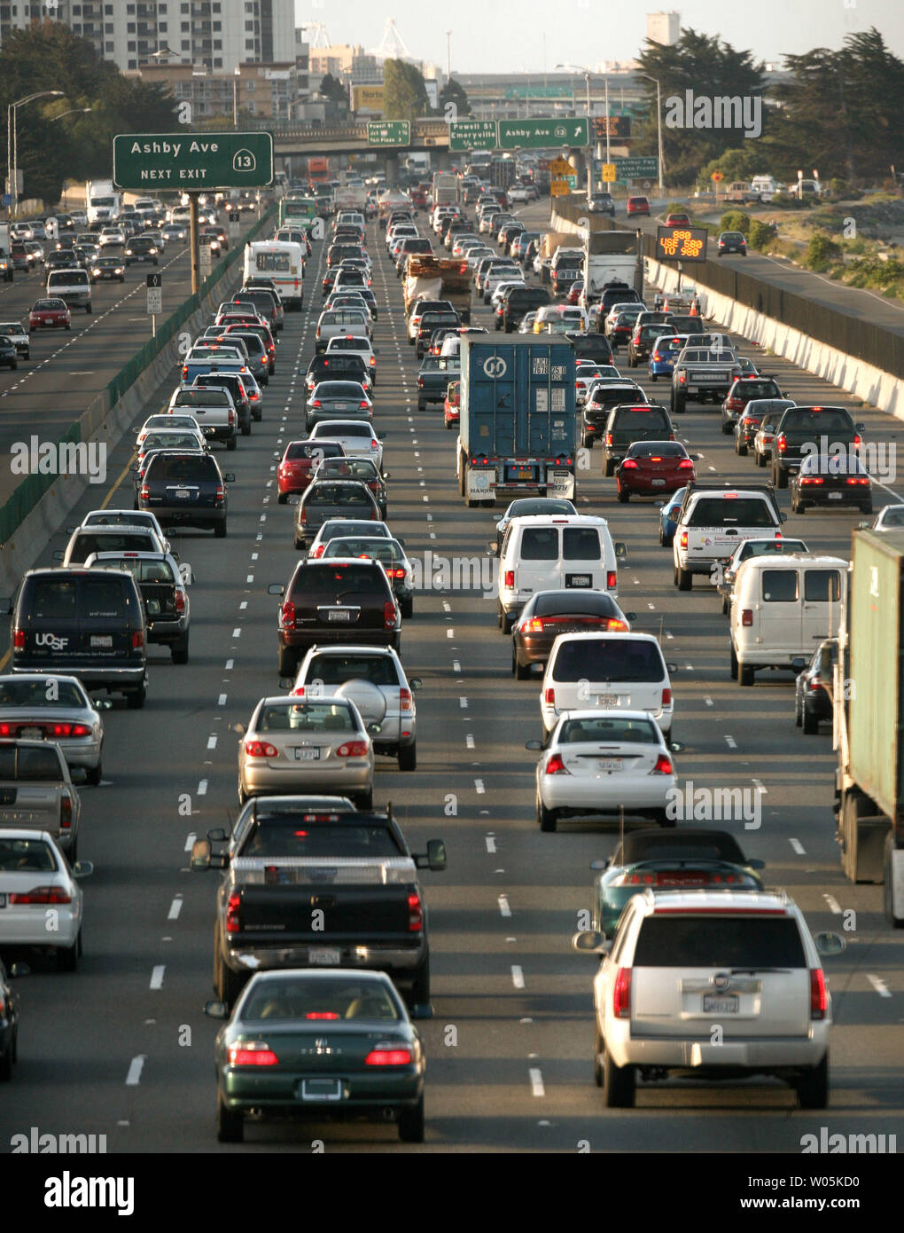 880 collapse hi-res stock photography and images - Alamy