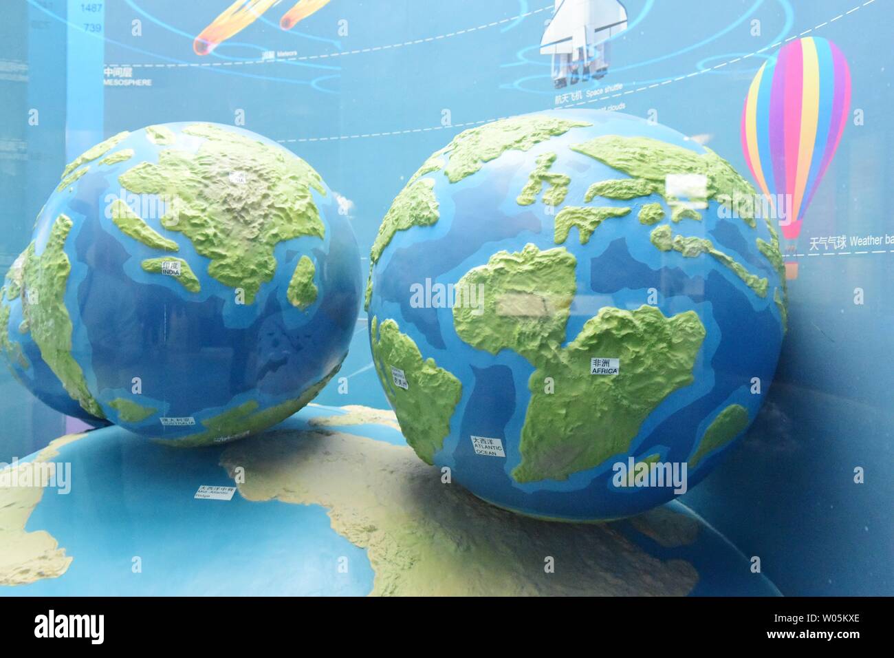 Globe model hi-res stock photography and images - Alamy
