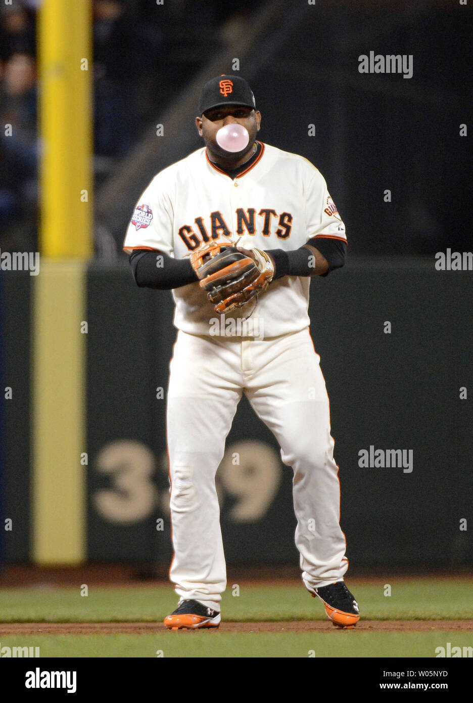 San Francisco Giants Pablo Sandoval blows a bubble as he waits at third ...