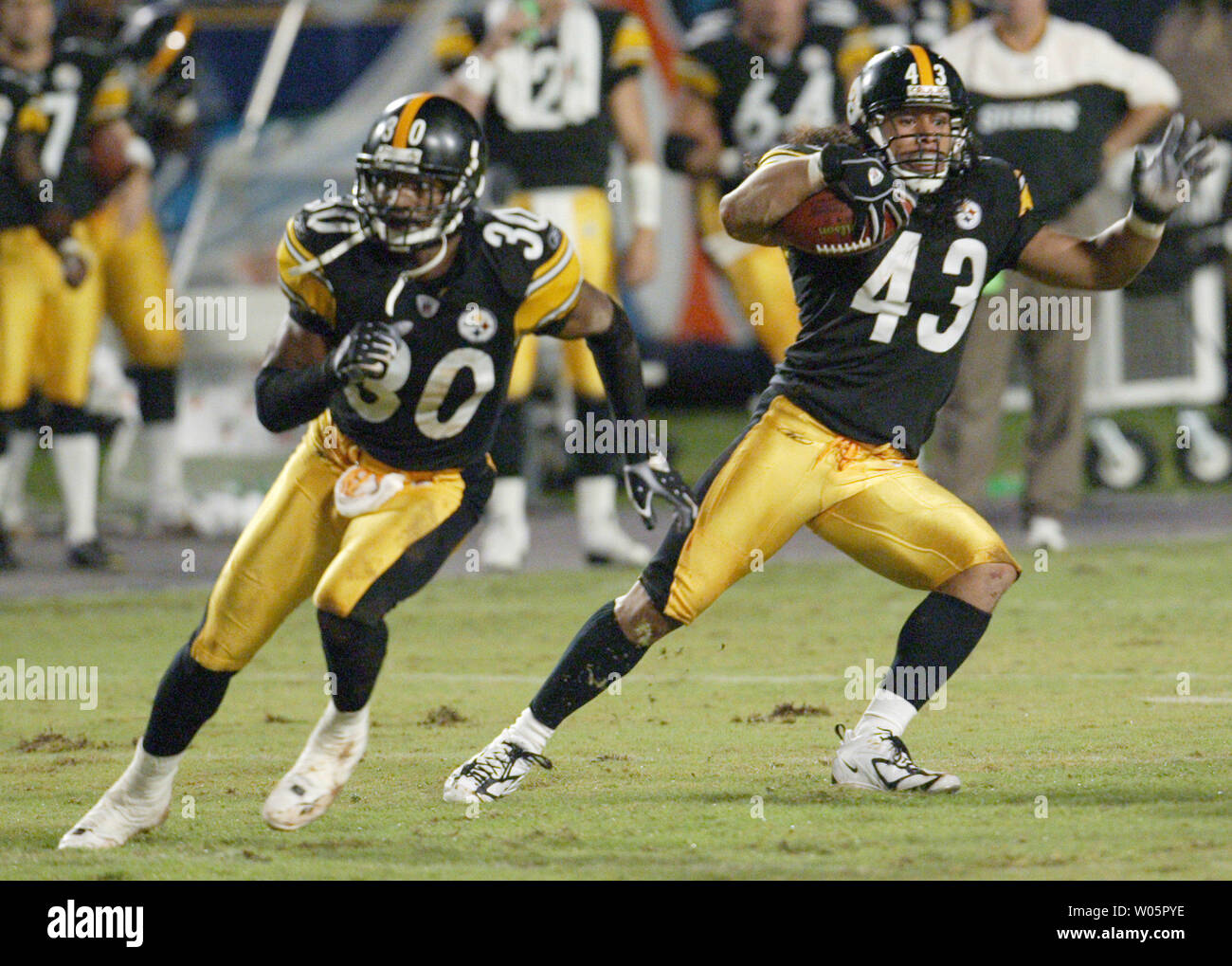Troy polamalu hi-res stock photography and images - Alamy