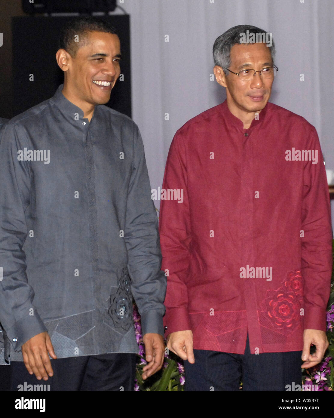 Apec summit group photo dinner hi-res stock photography and images - Alamy