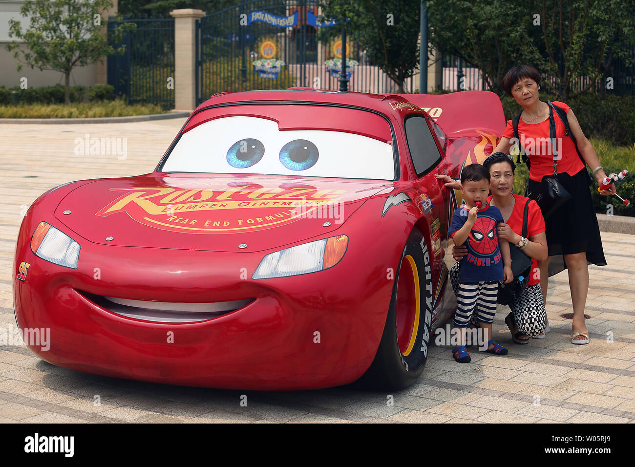 Chinese tourists pose for a photo in front a large model from the movie ...