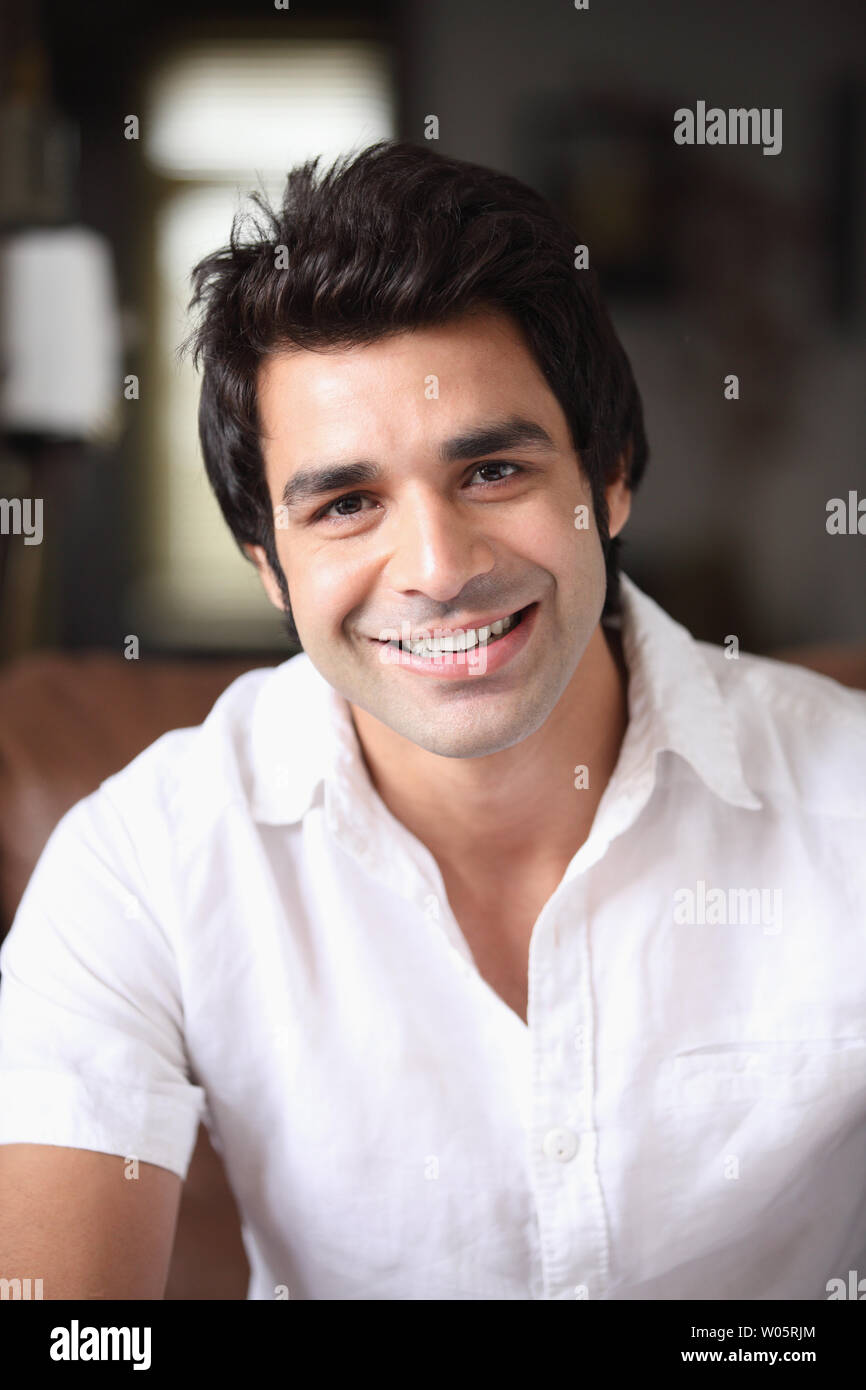 Portrait of a man smiling Stock Photo - Alamy