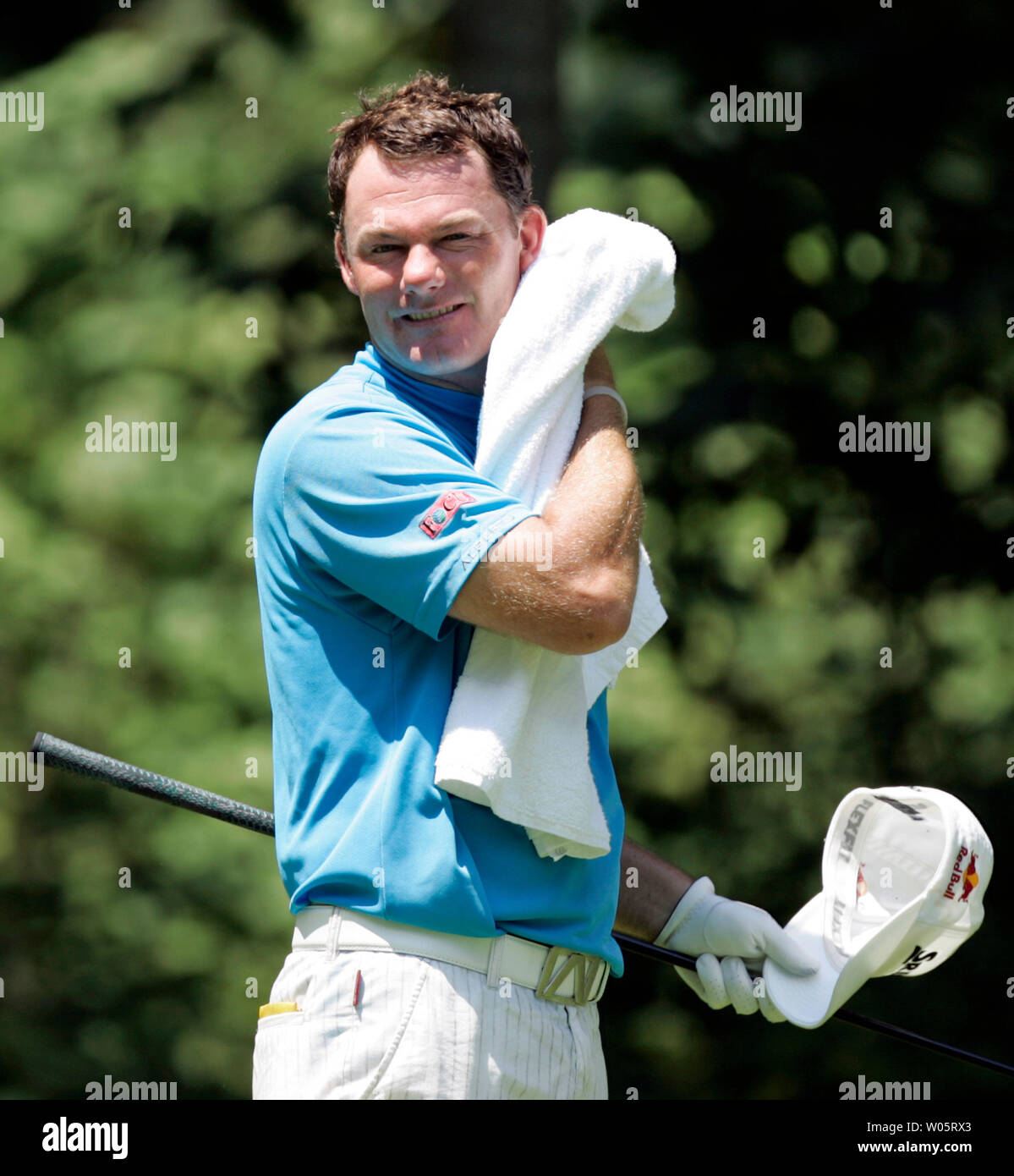 Germany's Alex Cejka wipes his face off on the 17th tee during the ...