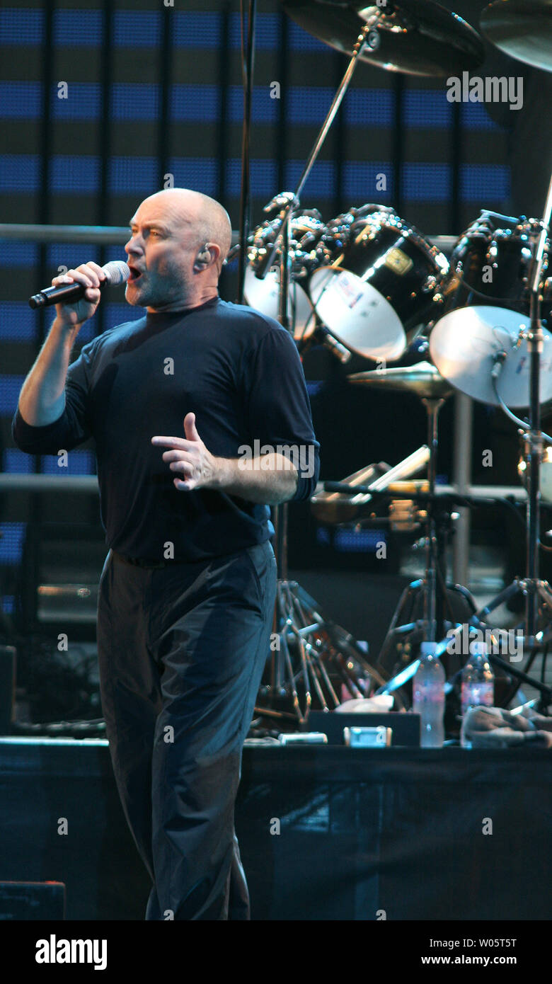 Genesis in concert hi-res stock photography and images - Alamy
