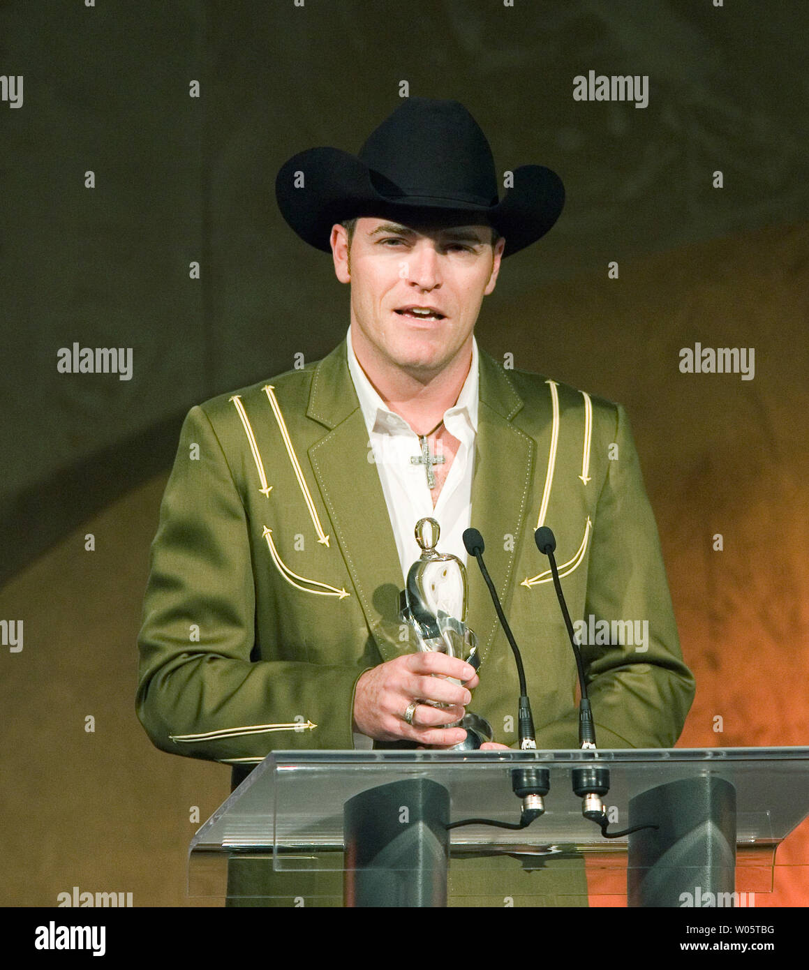 George Caynon wins the Country Recording of the Year award at the 2007 ...