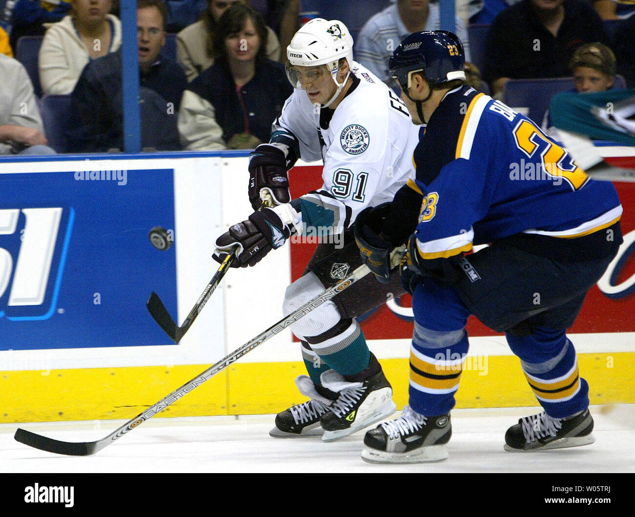Mighty Ducks of Anaheim Sergei Federov (L) tries to control a flying ...