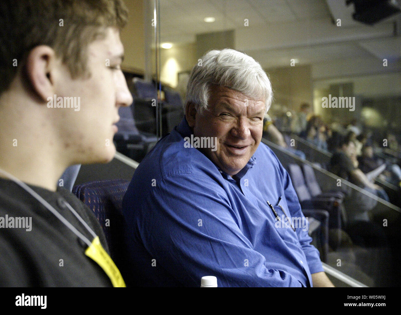 Speaker of the House Dennis Hastert (R) talks with David Early, a ...