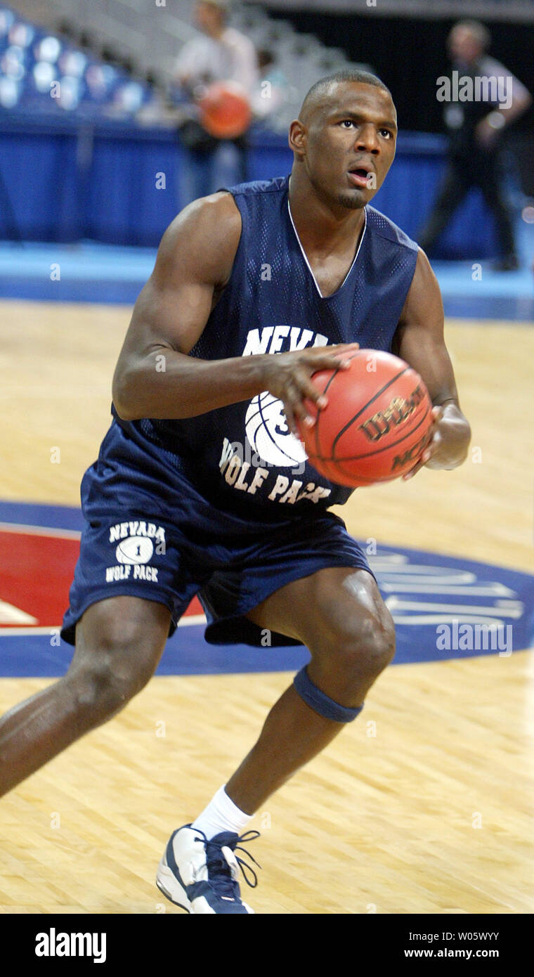 University of georgia basketball hi-res stock photography and images ...