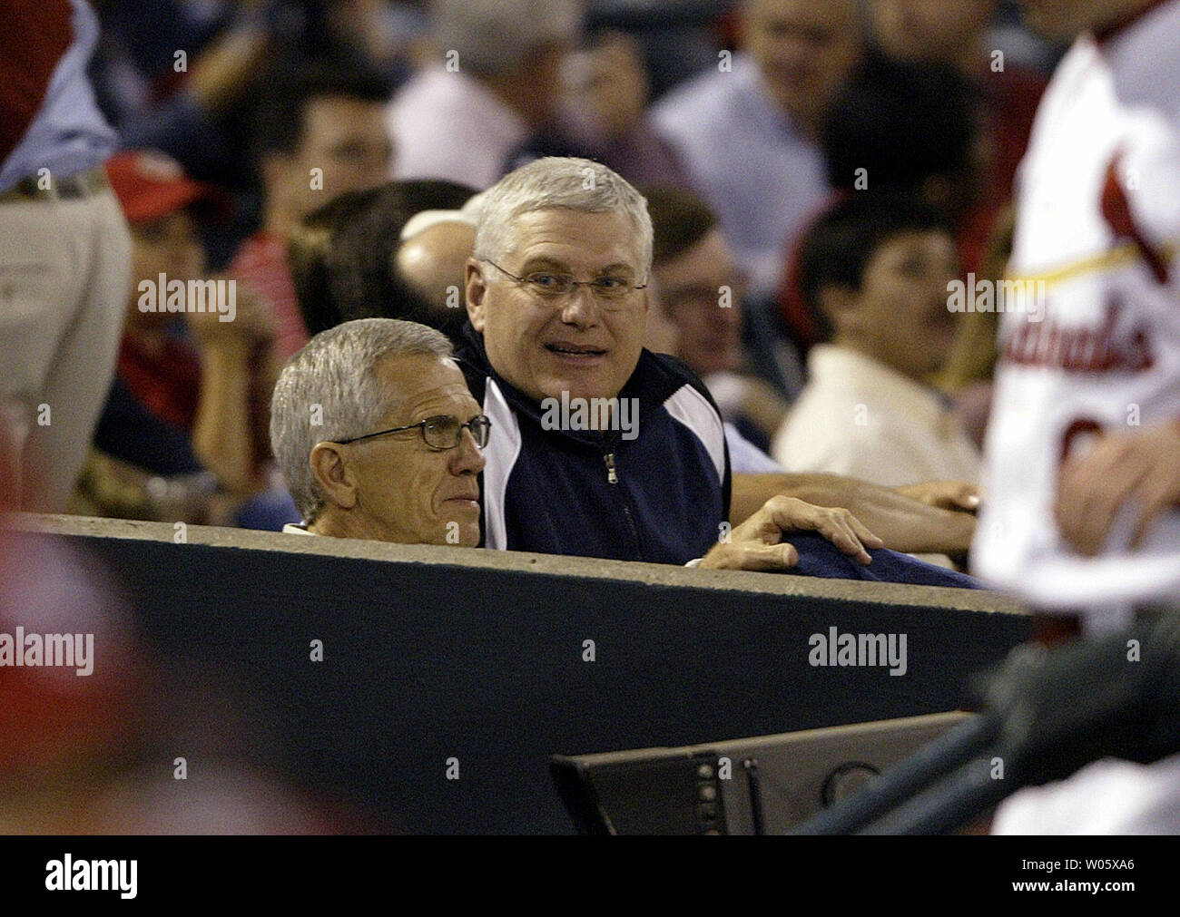 St. Louis Rams head football coach Mike Martz (R) perrs into the St ...