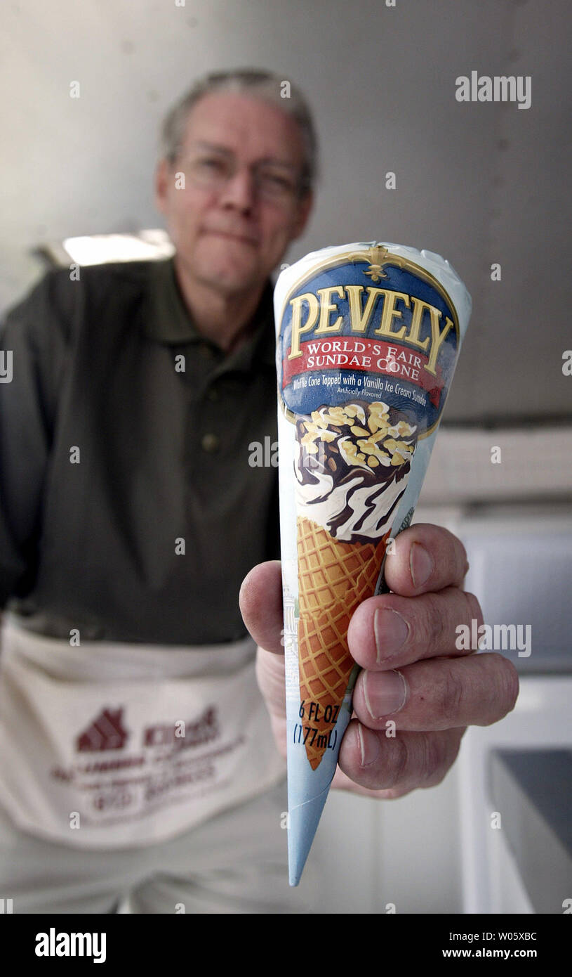 1904 world's fair ice cream cone hi-res stock photography and images ...