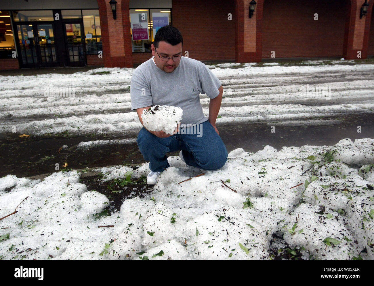 Pelted by hail hi-res stock photography and images - Alamy