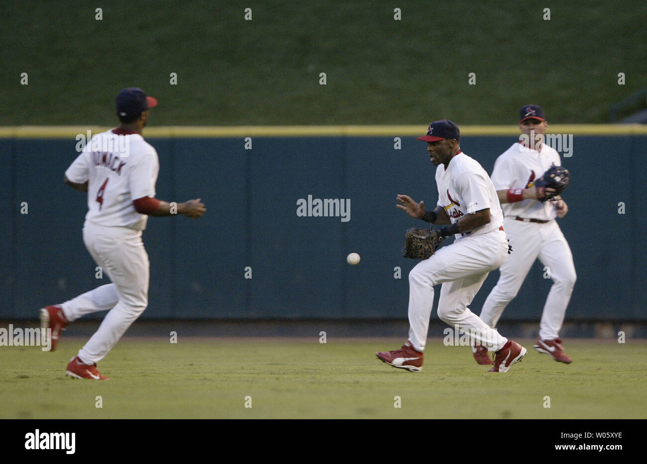 St. Louis Cardinals Tony Womack (4) Reggie Sanders (C) and Jim Edmonds ...