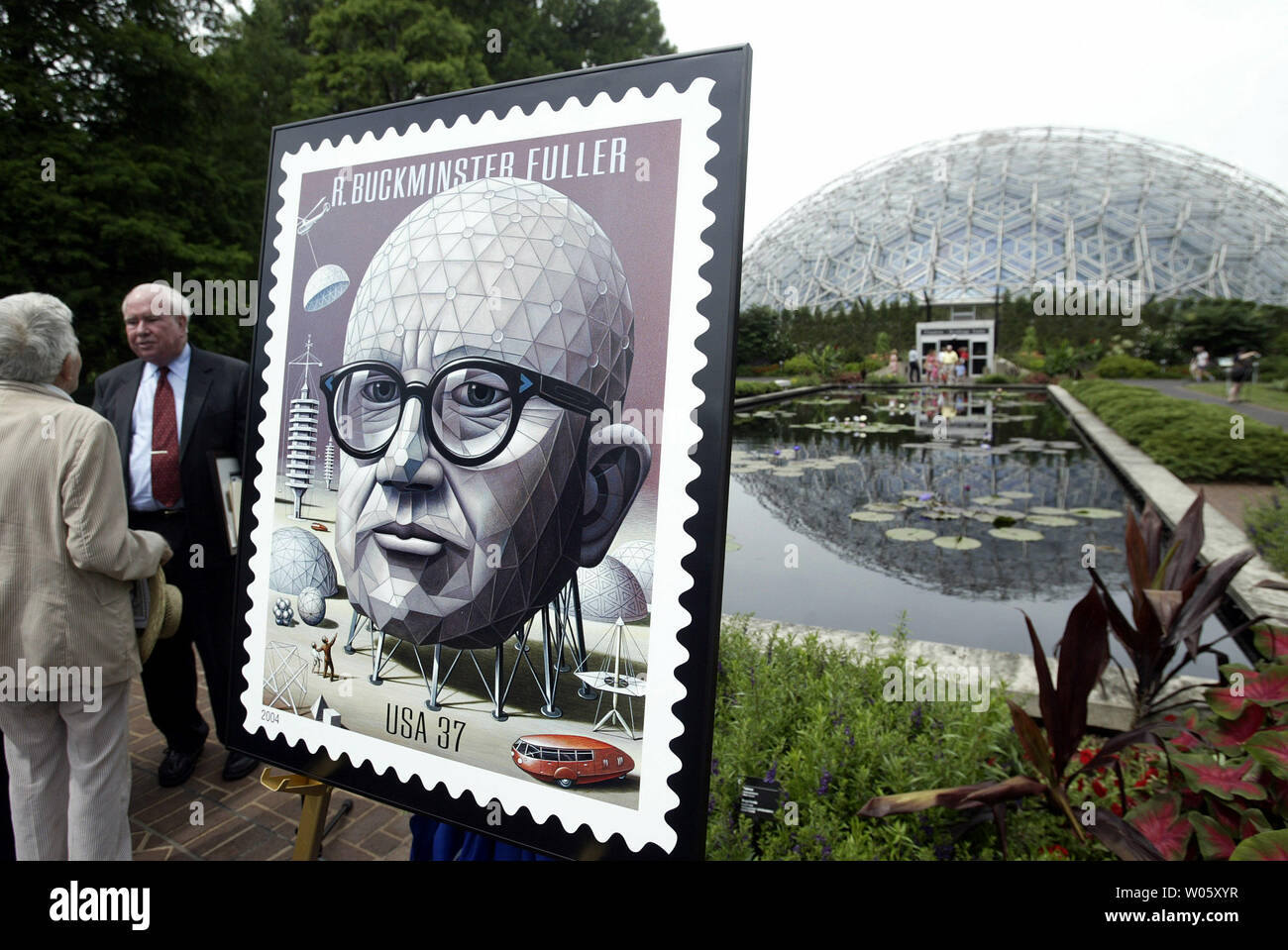 Dr. Peter Raven, director of the Missouri Botanical Gardens talks with ...