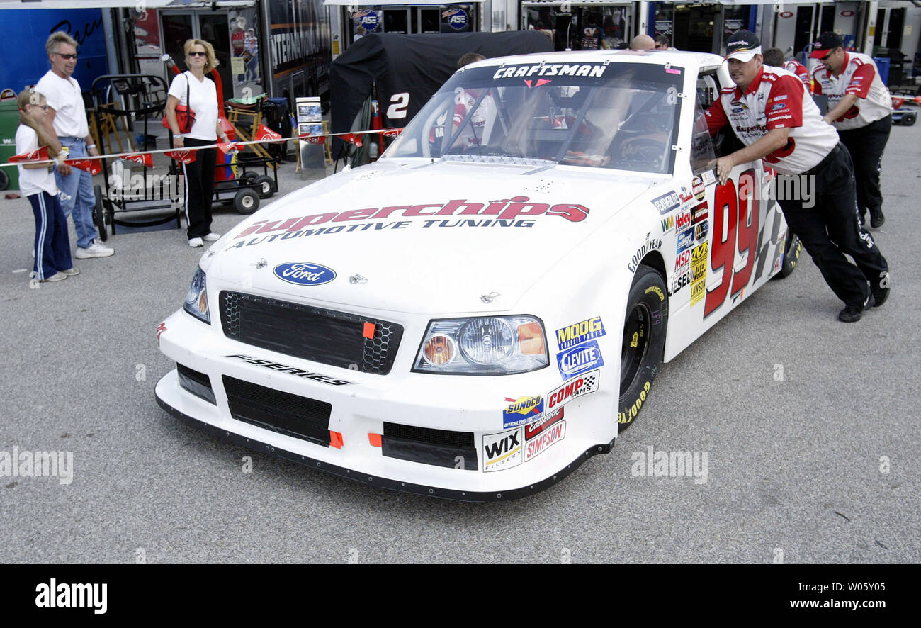 Crew members on the Carl Edwards truck racing team of Columbia, MO ...