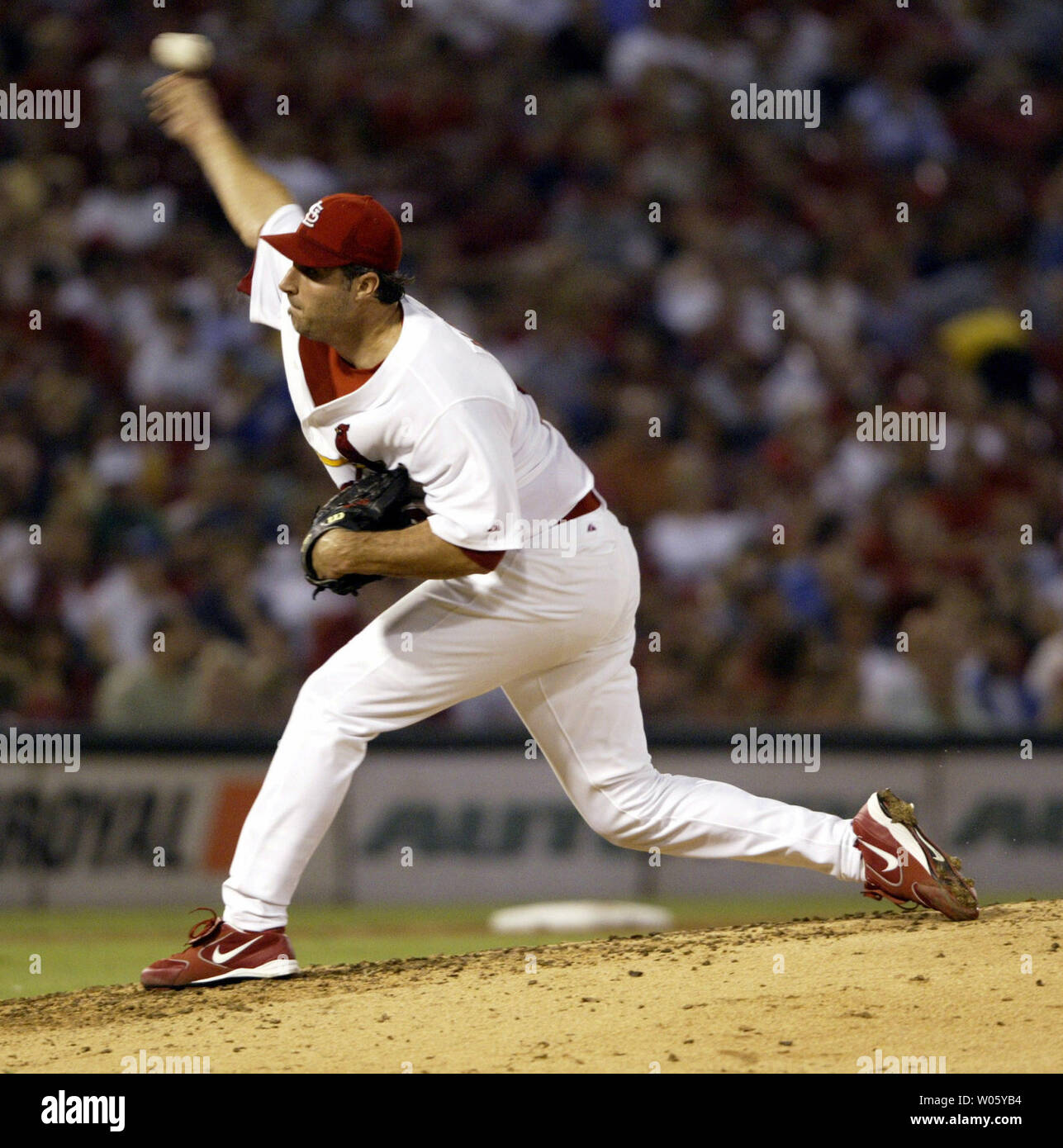 St. Louis Cardinals pitcher Matt Morris delivers a pitch to the Los ...