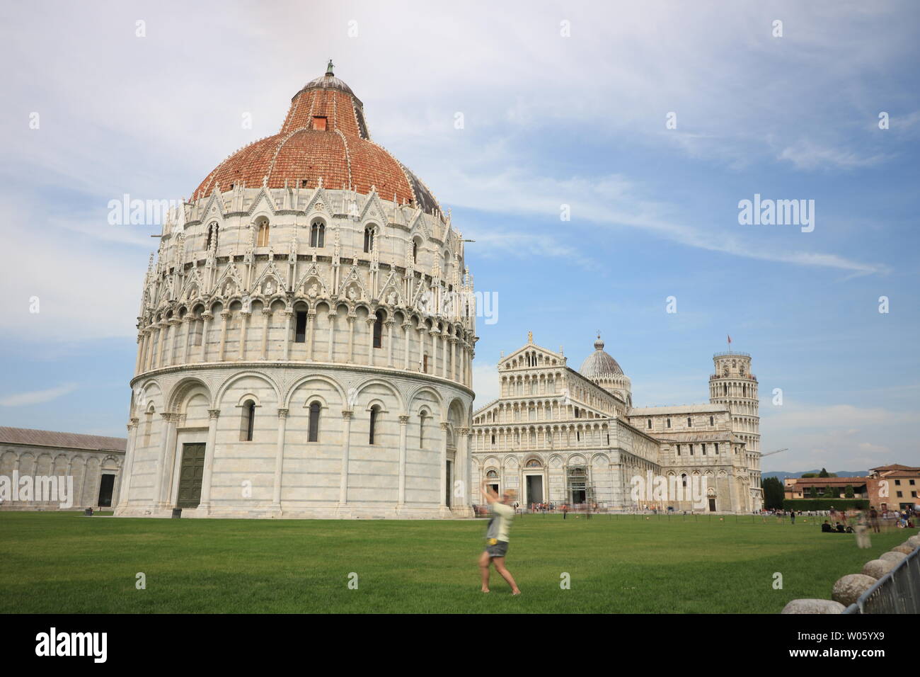 People posing with monuments hi-res stock photography and images - Alamy