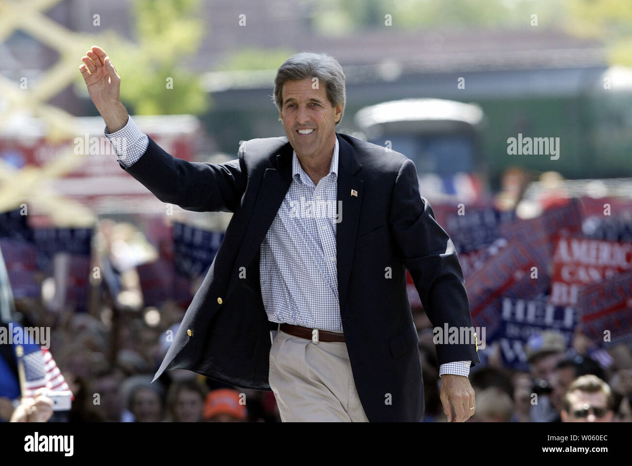 Democratic presidential candidate John Kerry waves to supportes as he ...