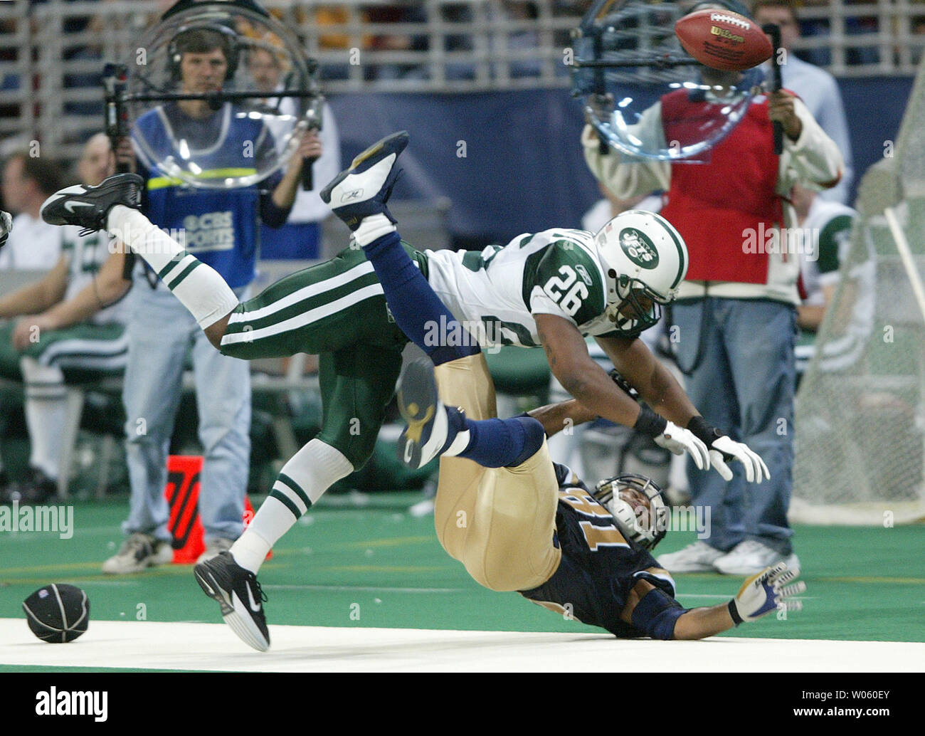 L pushes hi-res stock photography and images - Alamy