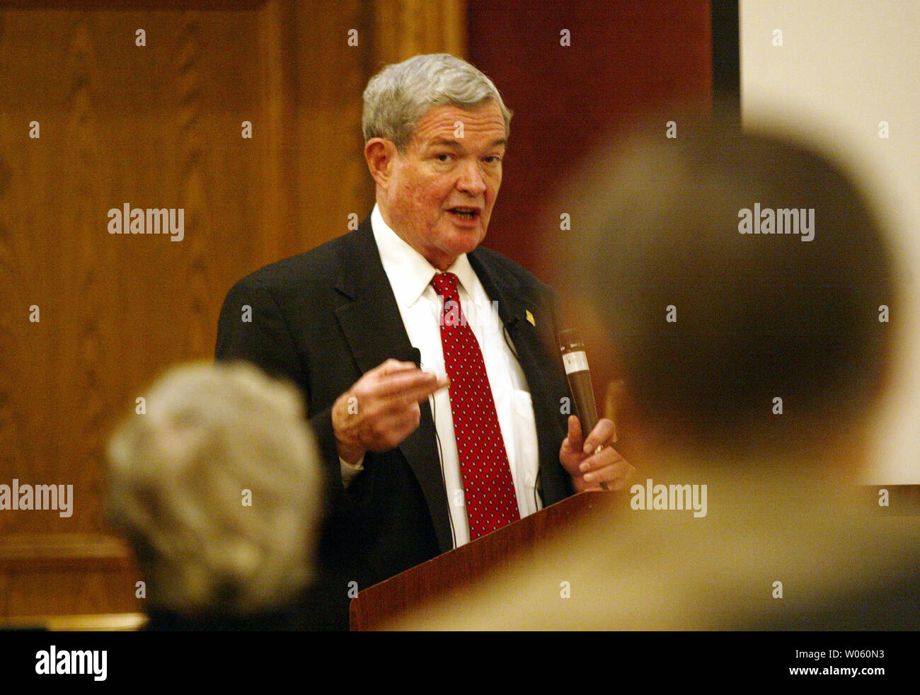 Sen. Christopher "Kit" Bond (R-Mo) testifies on behalf of former ...