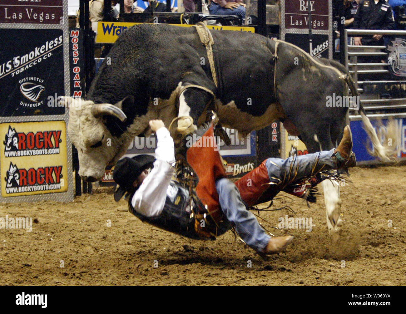 Professional Bull Rider Jake McIntyre of Zolfo Springs, FL pushes ...