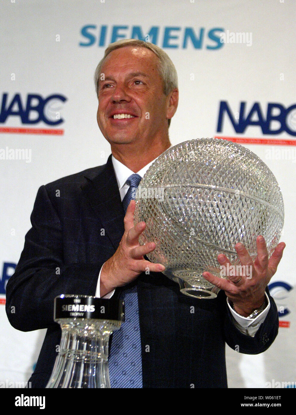 Ncaa basketball men's trophy hi-res stock photography and images - Alamy