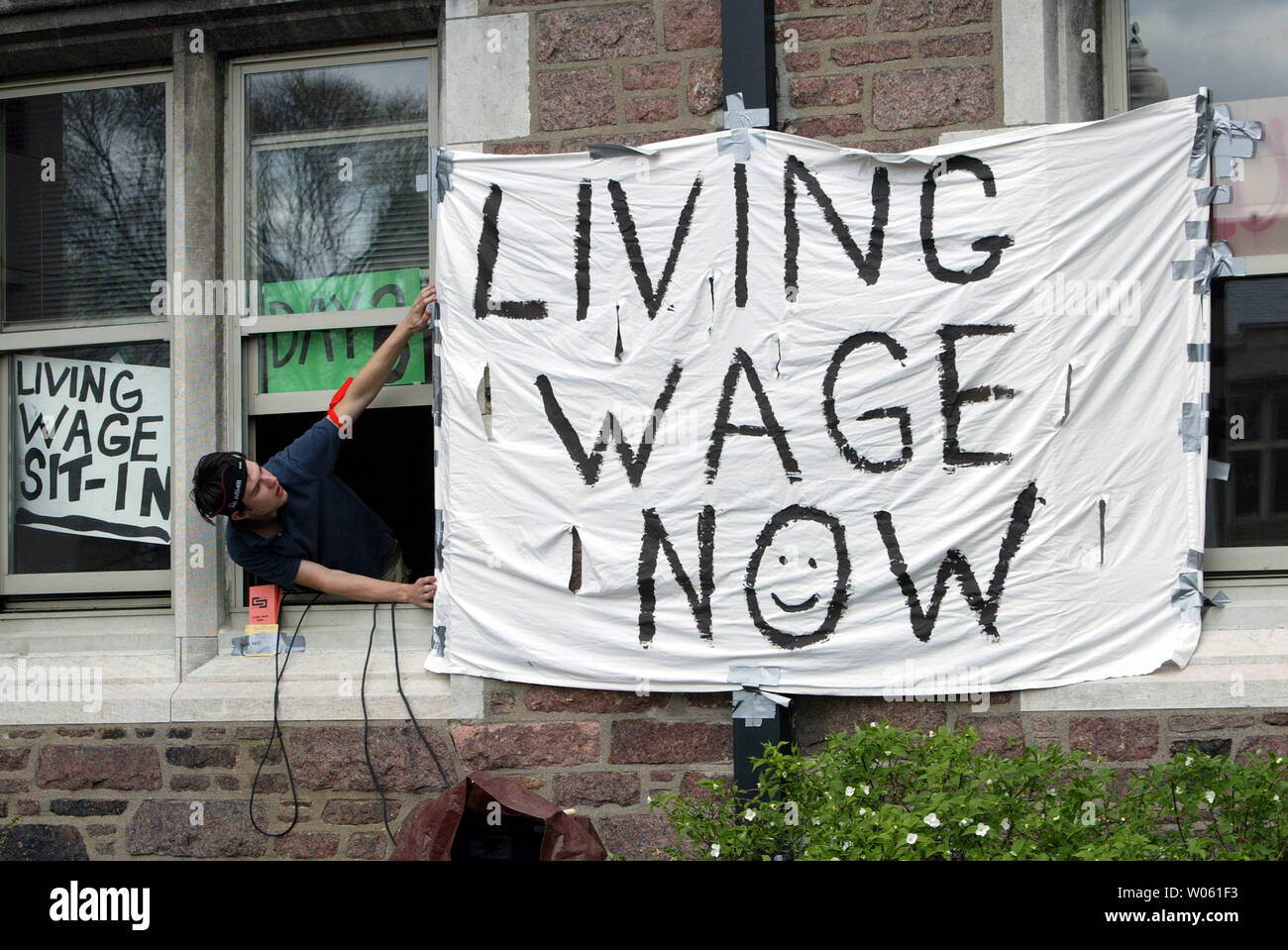 Timothy Ingalls, a freshman from Amarillo , TX adjusts a bedsheet ...