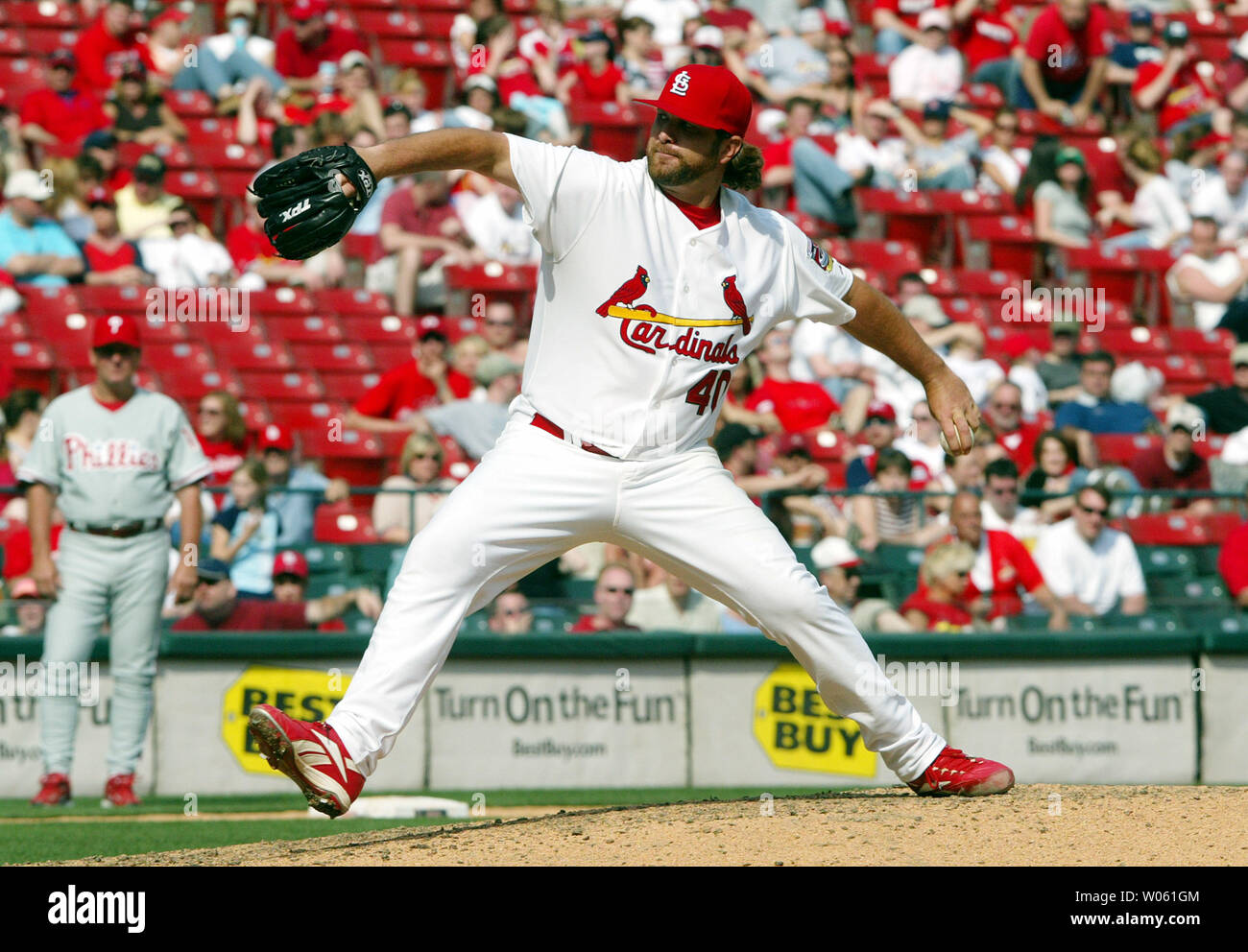 St. Louis Cardinals Bill Pulsipher delivers a pitch to the Philadelphia ...