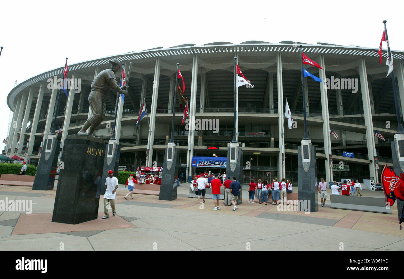 Fans trickle past the Stan Musial statue to enter Busch Stadium to ...