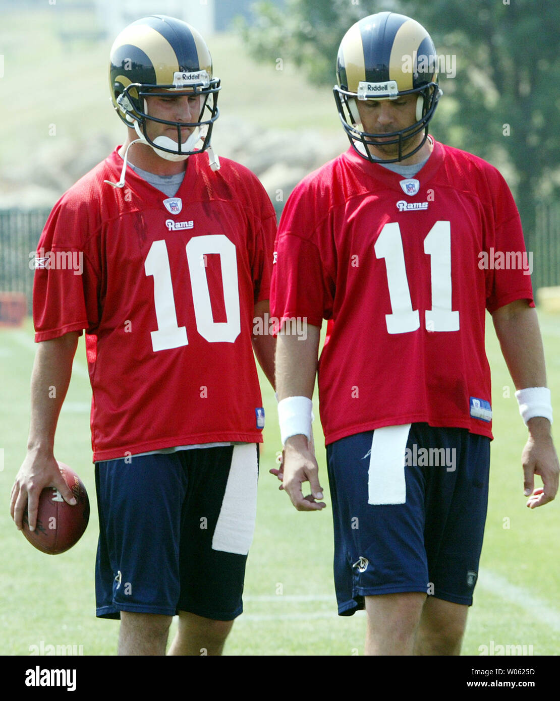 St. Louis Rams quarterbacks Marc Bulger (L) and Jamie Martin talk ...