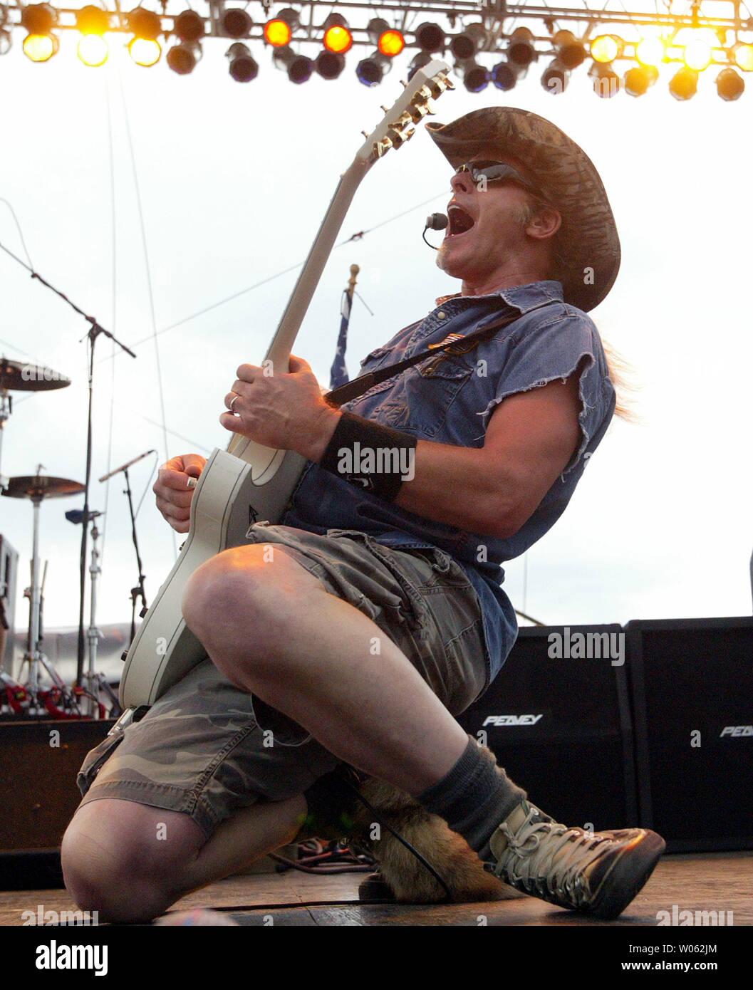 Ted nugent in concert hi-res stock photography and images - Alamy