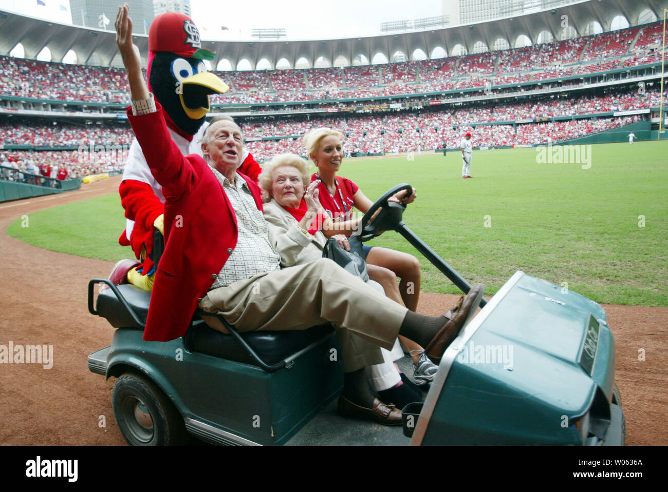 Former St. Louis Cardinals great and Baseball Hall of Famer Stan Musial ...
